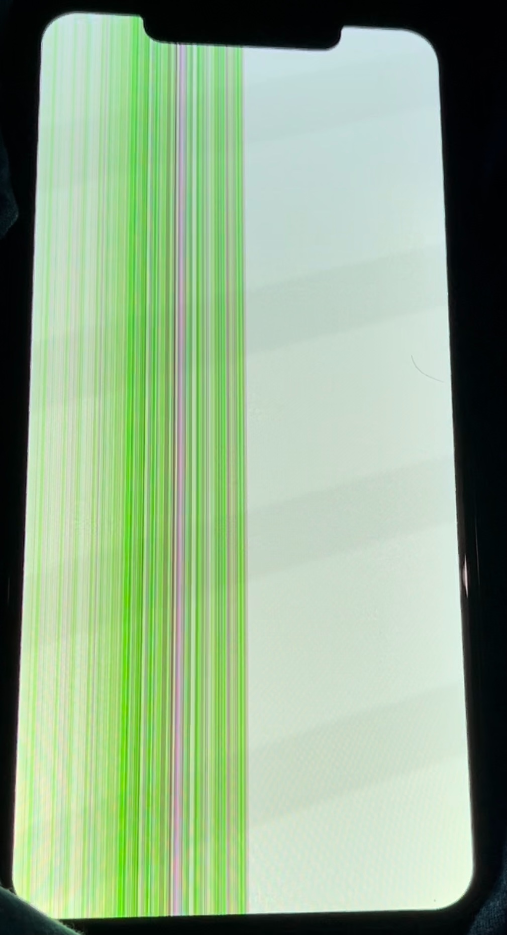 White/Green Issue with bars in iPhone XS … - Apple Community