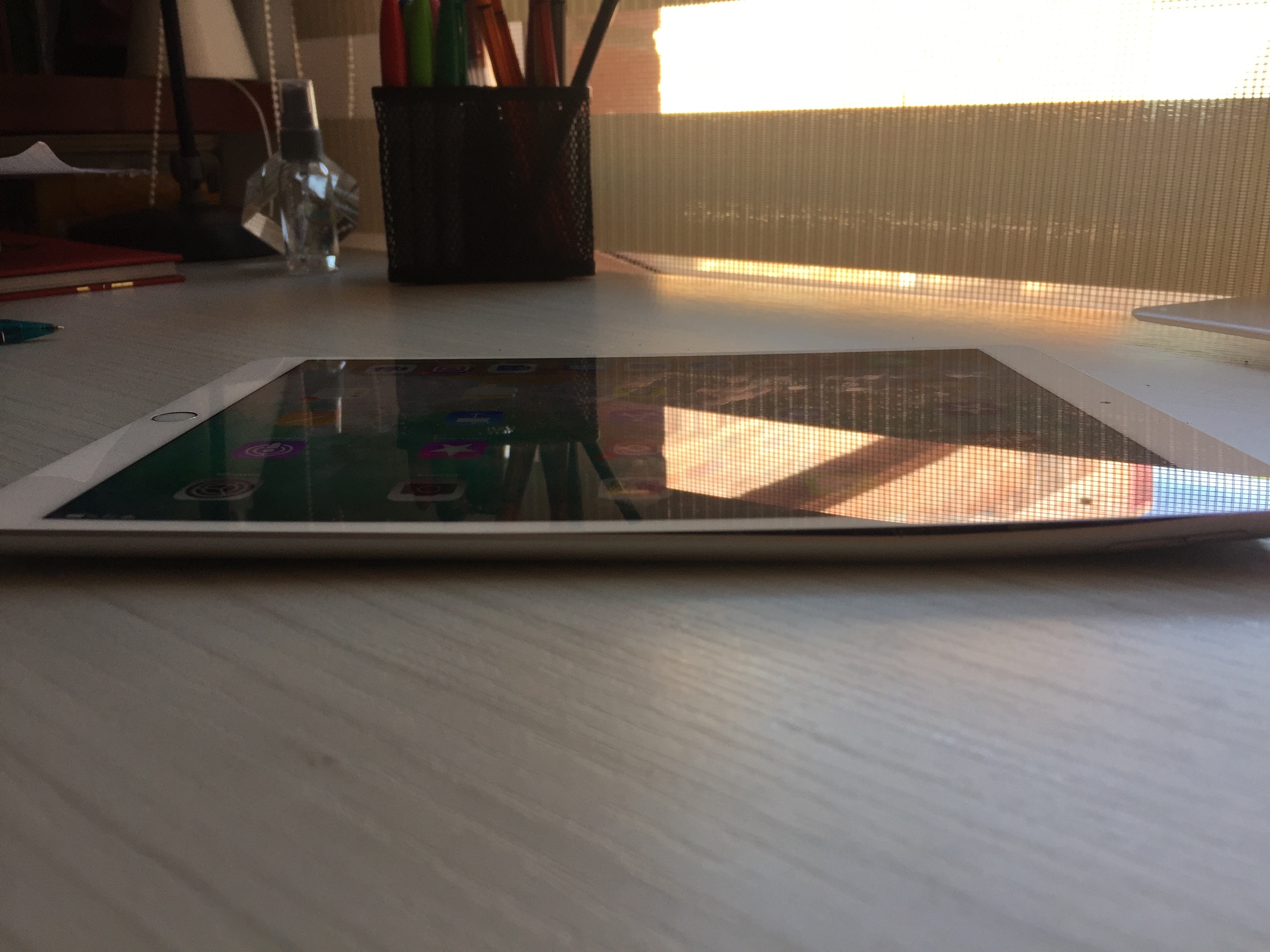 Screen popping of from iPad’s Frame. - Apple Community