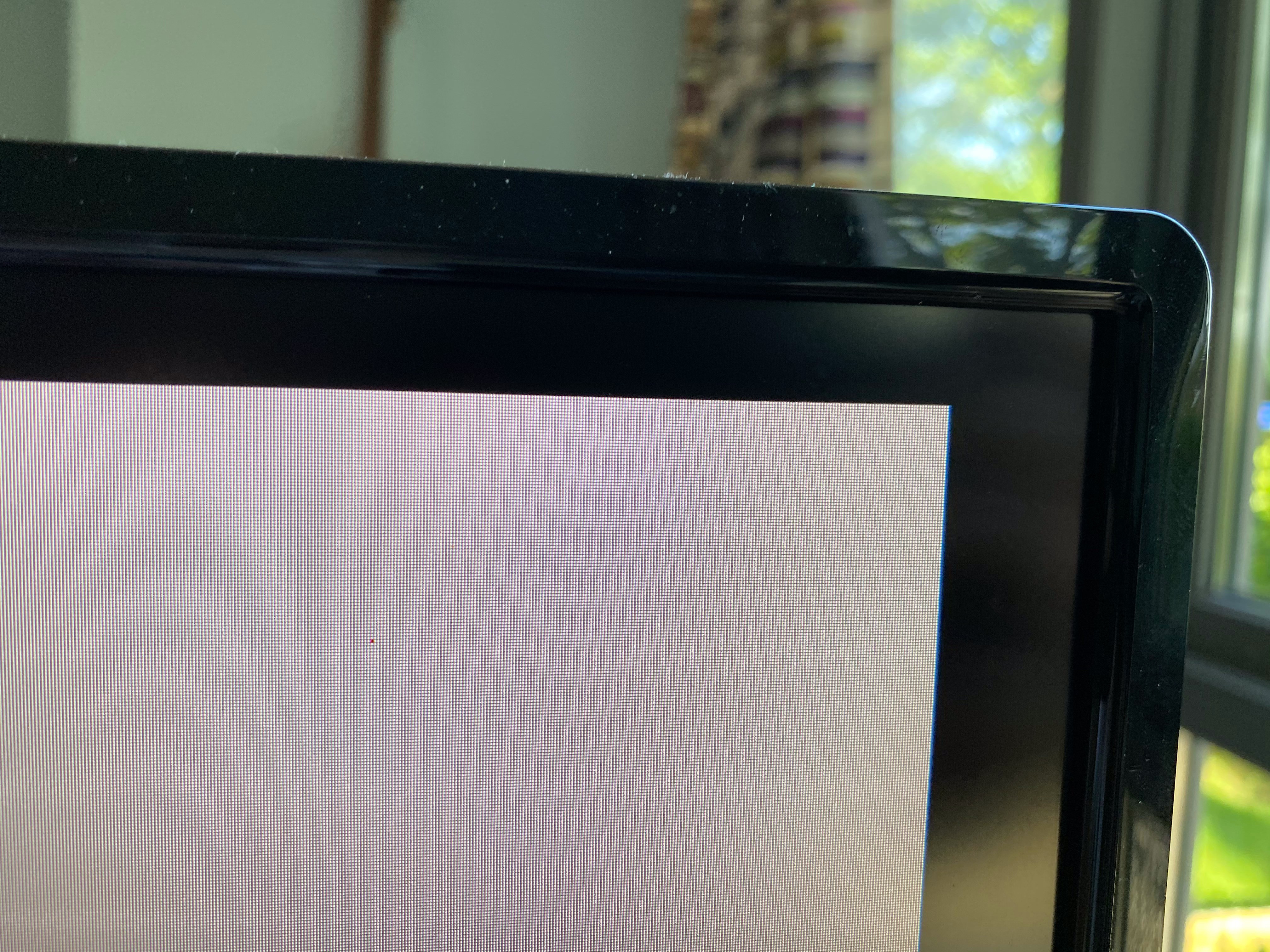 MacBook Pro not filling entire screen on … - Apple Community