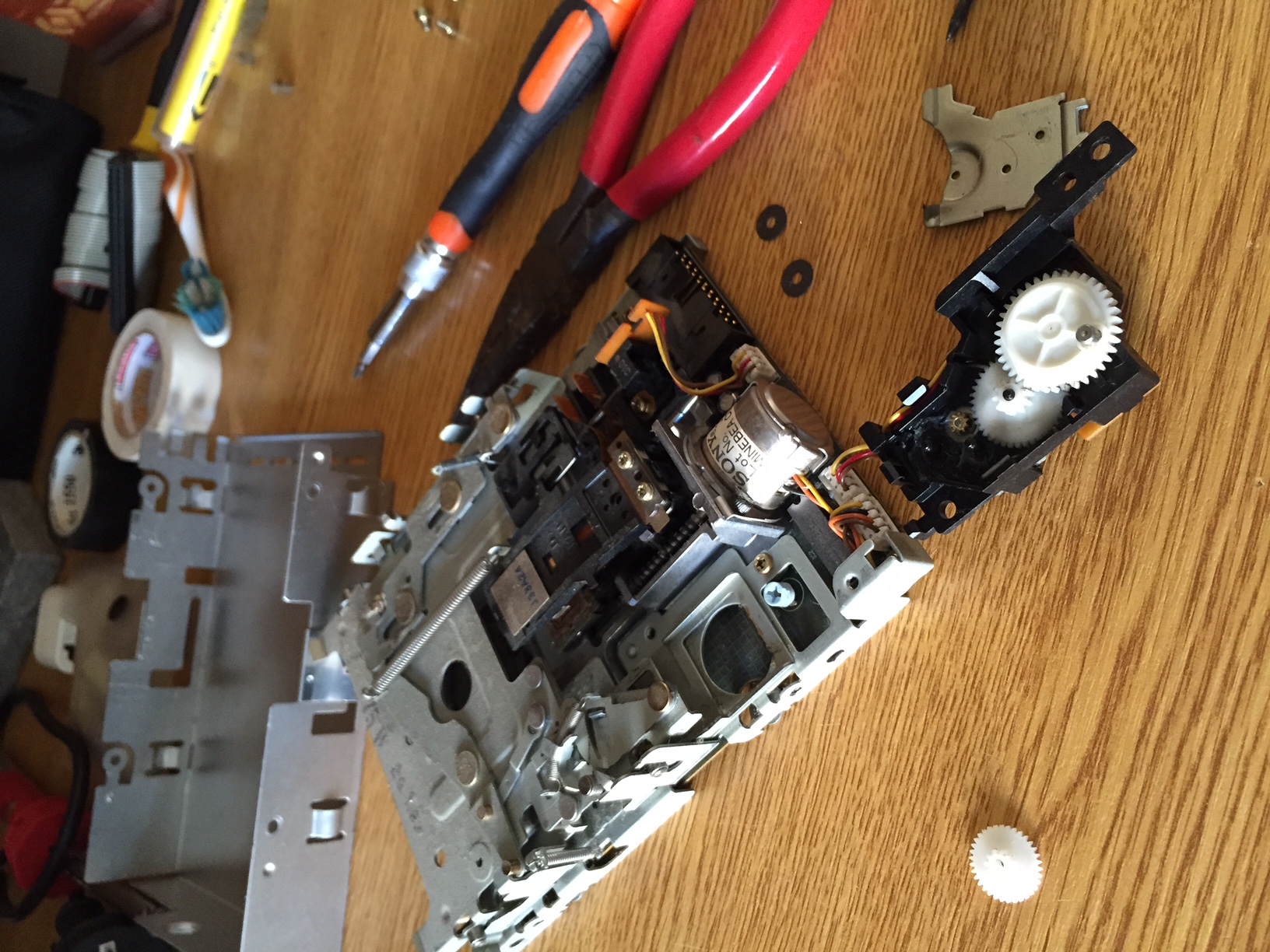 Sony Floppy "yellow" drive mechanism - Apple Community