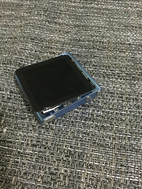 Unused iPod nano screen pops out. - Apple Community