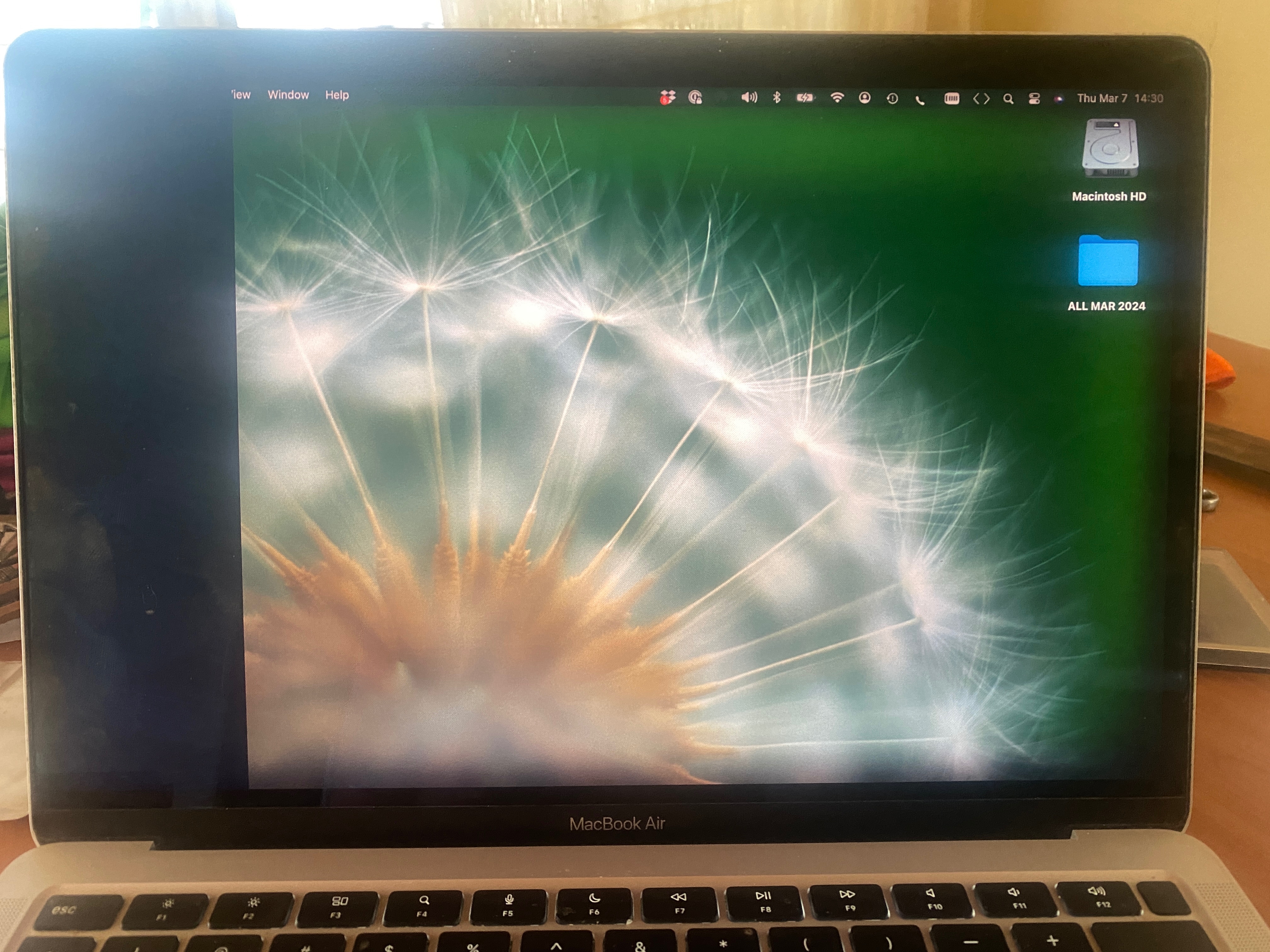 Black edge around screen has shifted - Apple Community