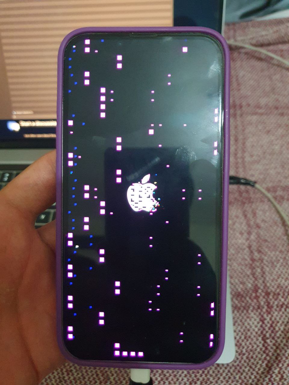 Pink pixels on my screen - Apple Community