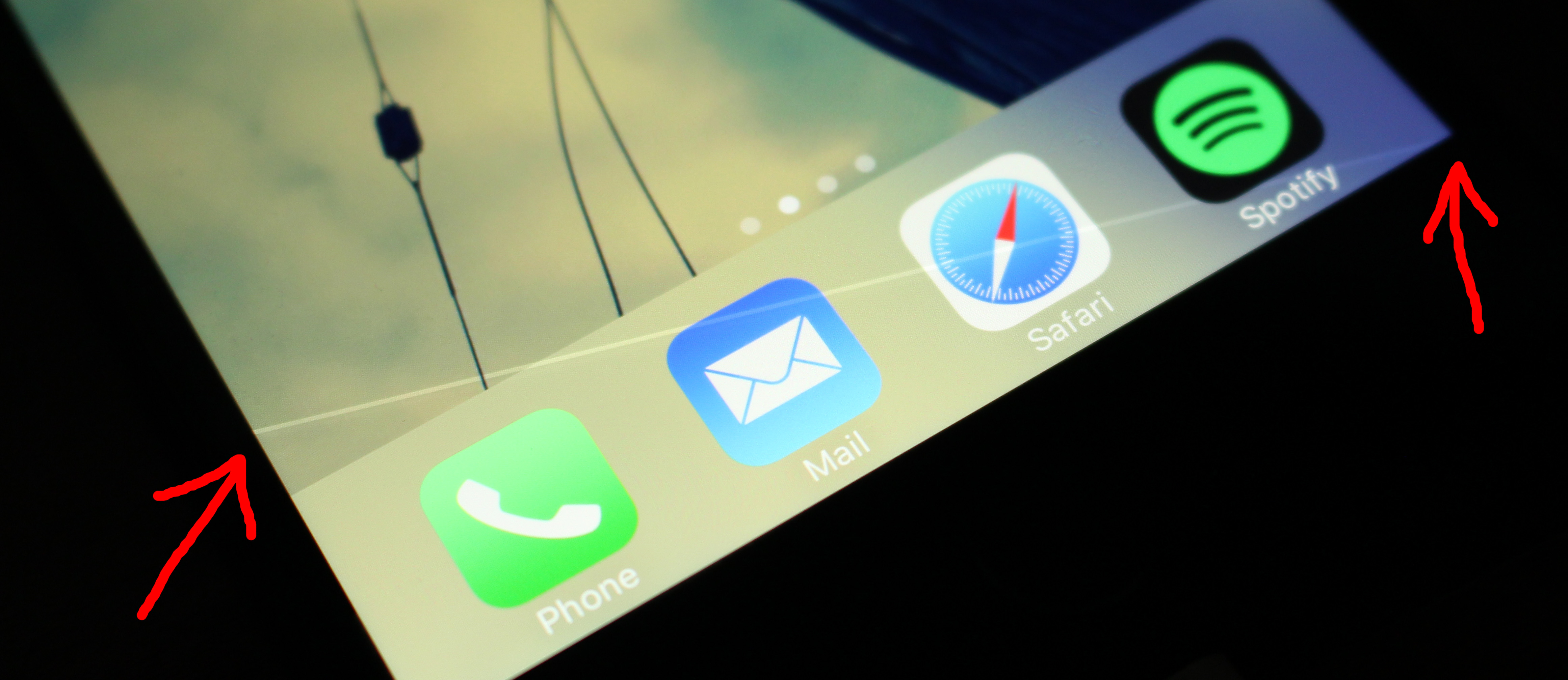 Diagonal line at bottom of 7 plus - Apple Community