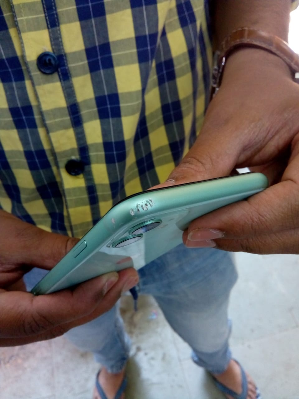 My iphone back is broken so can i repair … - Apple Community