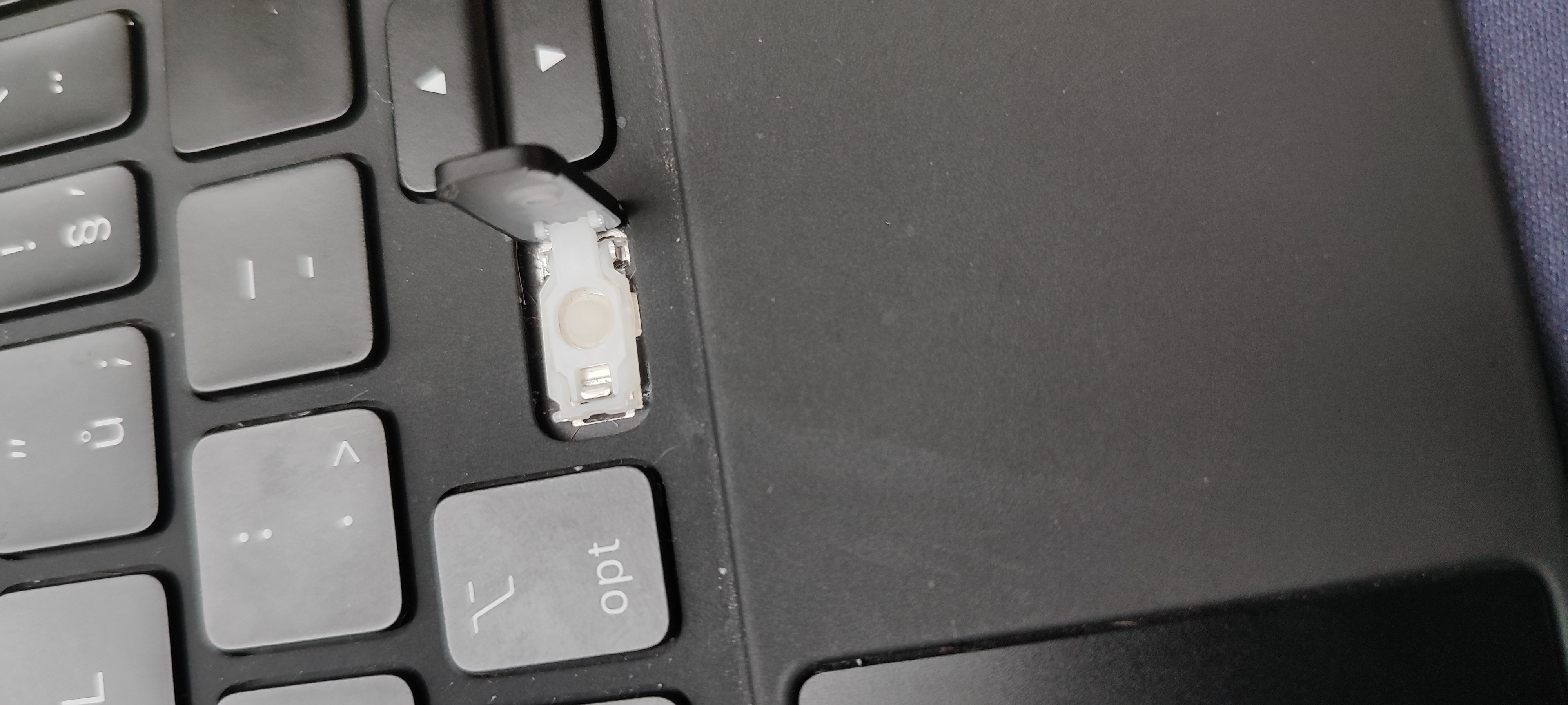 iPad Magic keyboard key broken - Apple Community