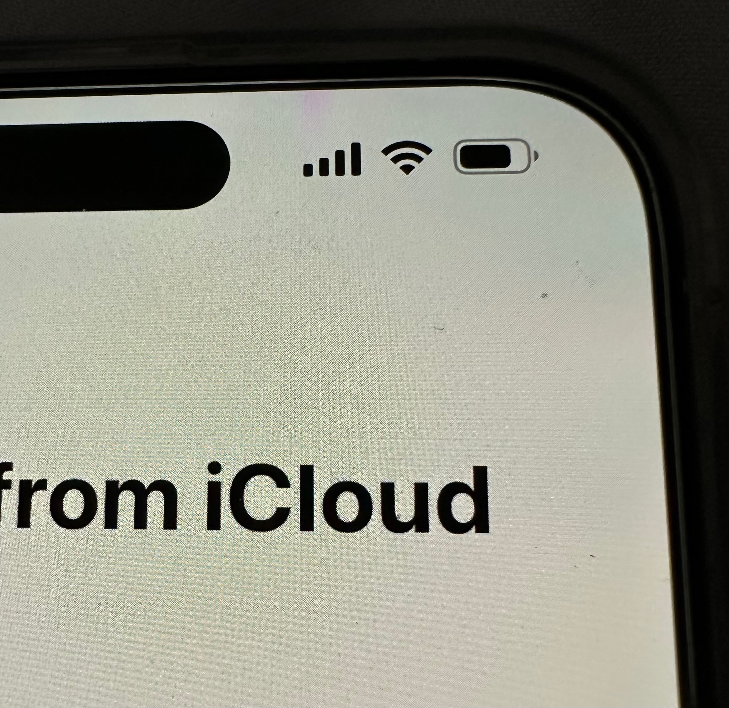 pink line above cellular bars iPhone 15 p… - Apple Community