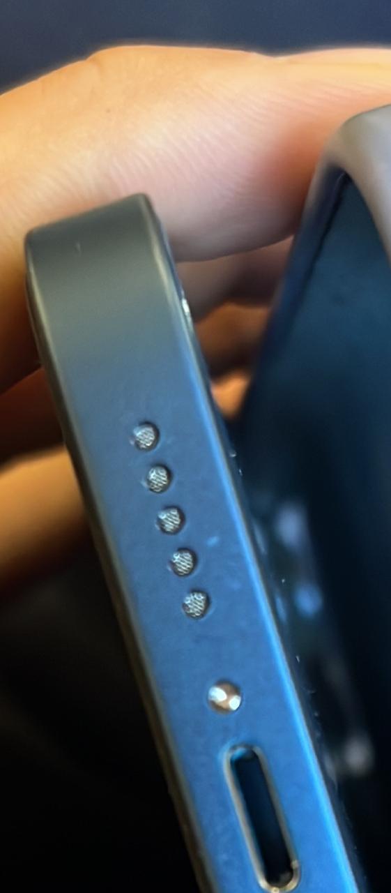 Little scratch in the border of the iphon… - Apple Community