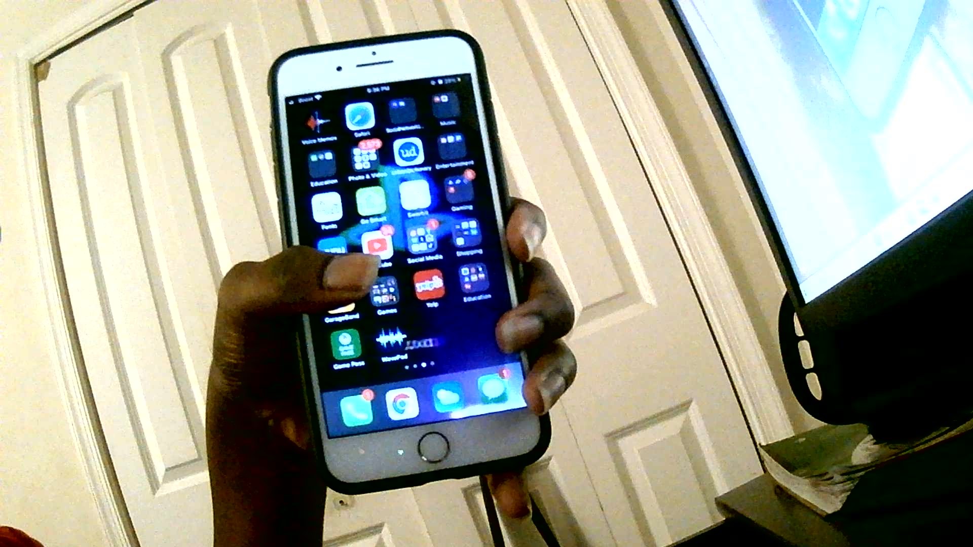 My screen has a backlighting issue I thin… - Apple Community